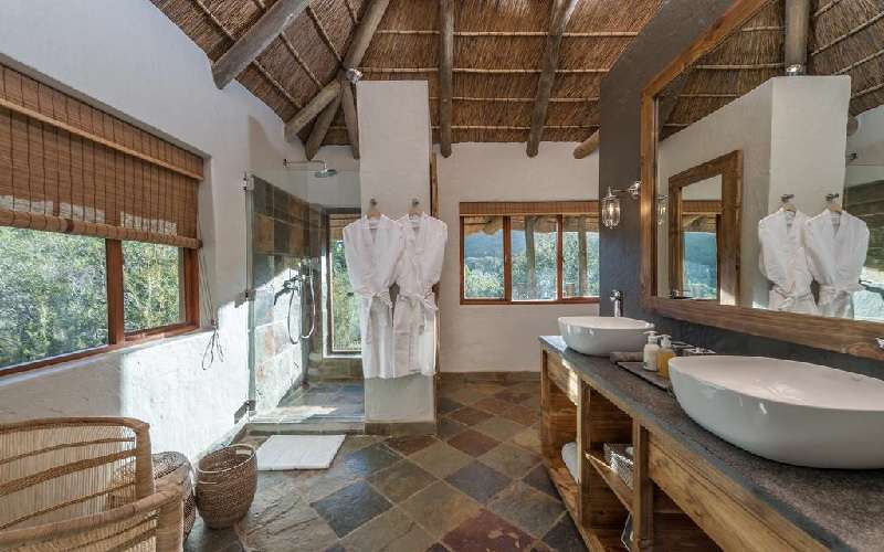 Inzolo Exclusive Game Lodge, Sidbury, South Africa